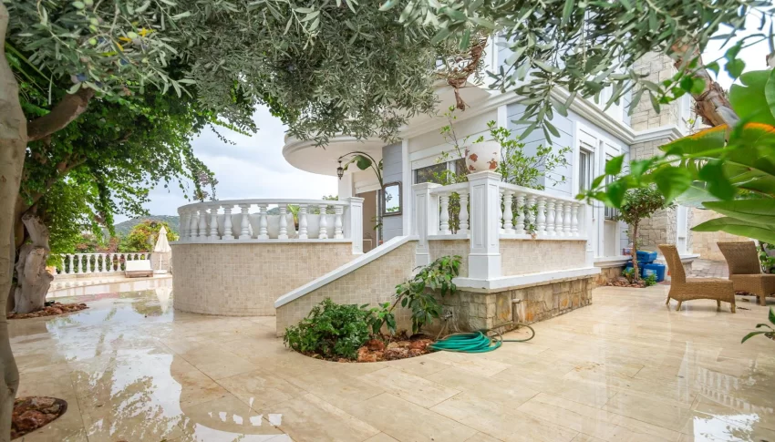 FURNISHED 2+1 VILLA WITH SEA, CASTLE & MOUNTAIN VIEWS IN ALANYA CİKCİLLİ